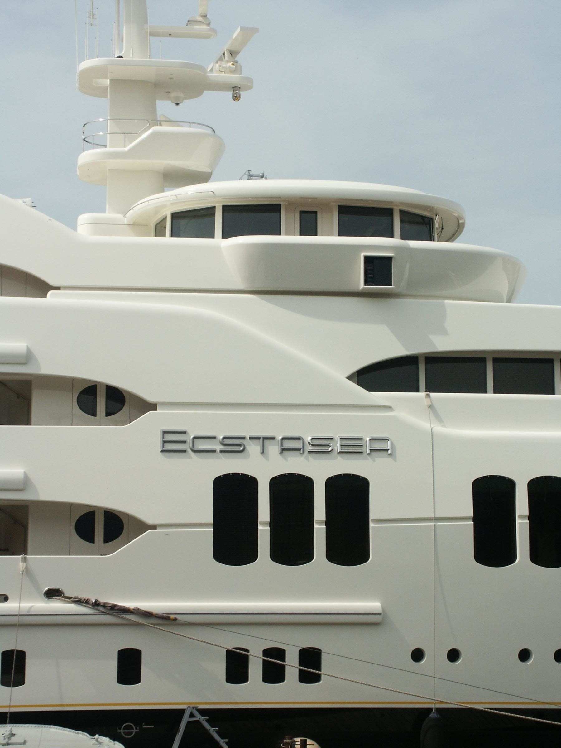 Yacht ECSTASEA, Feadship | CHARTERWORLD Luxury Superyacht Charters